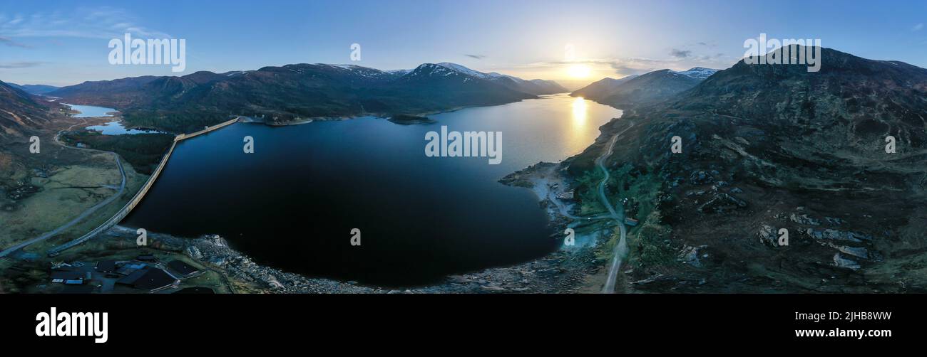 Loch mullardoch dam hi-res stock photography and images - Alamy