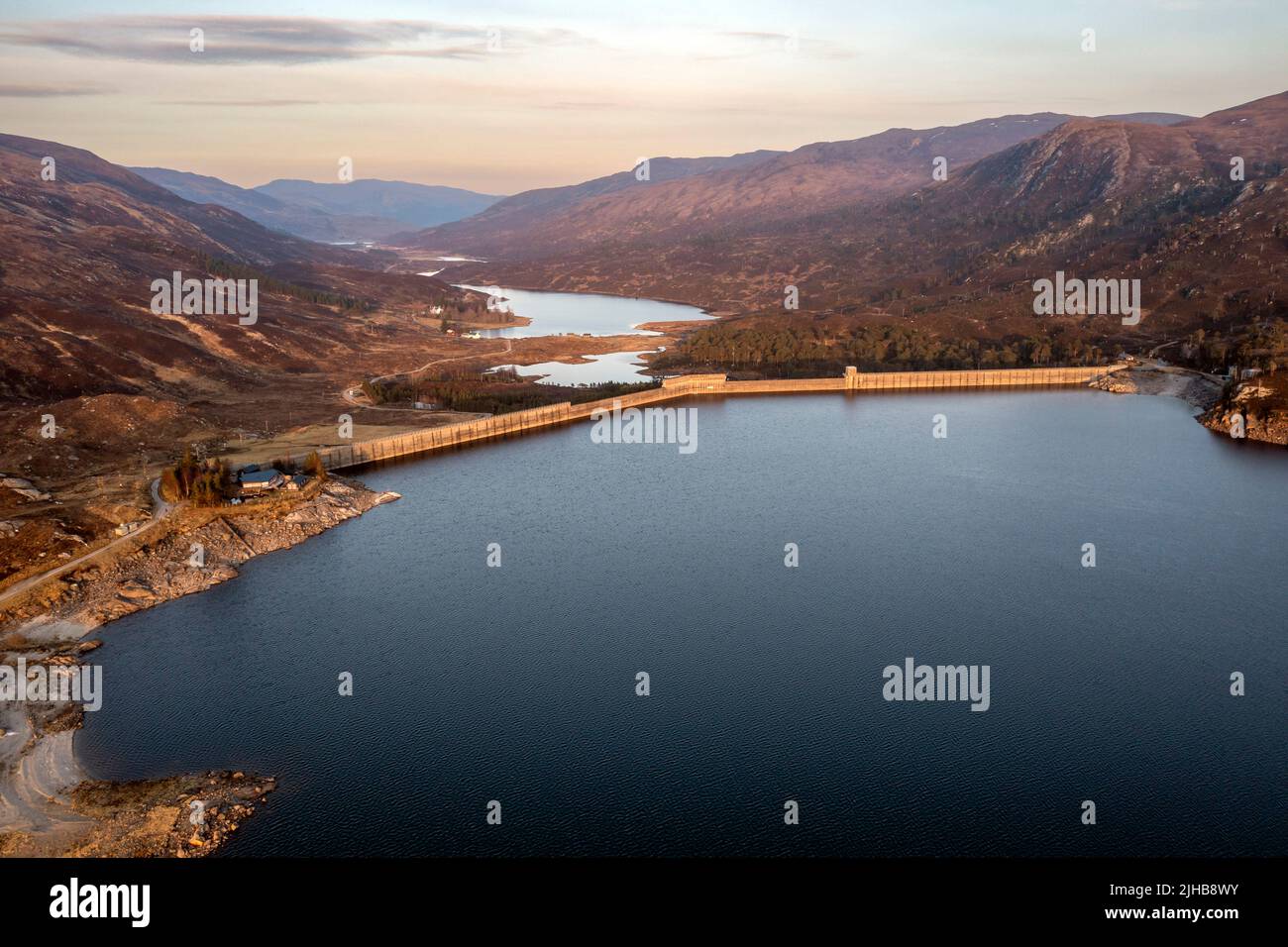 Loch mullardoch dam hi-res stock photography and images - Alamy