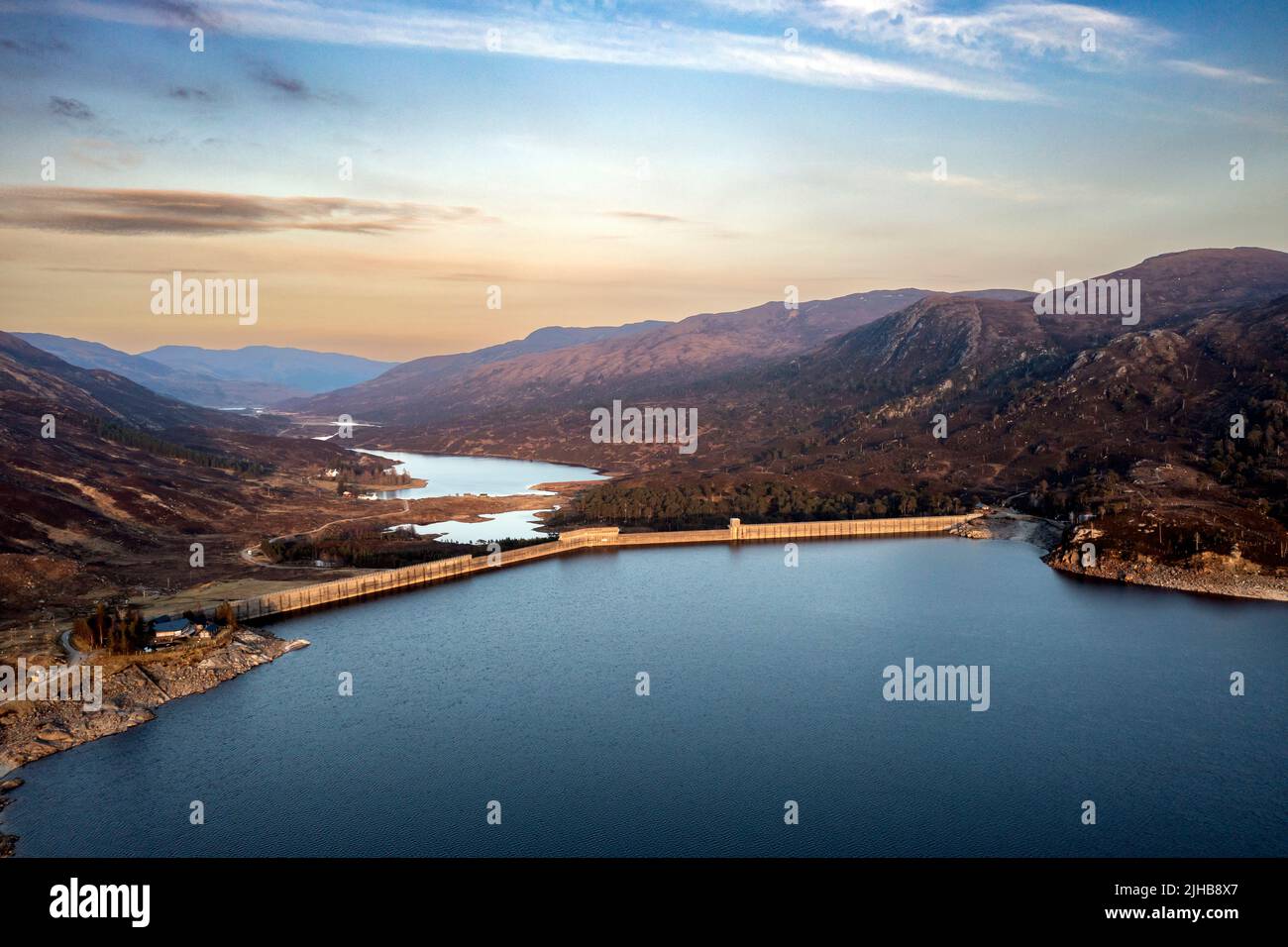 Loch mullardoch dam hi-res stock photography and images - Alamy