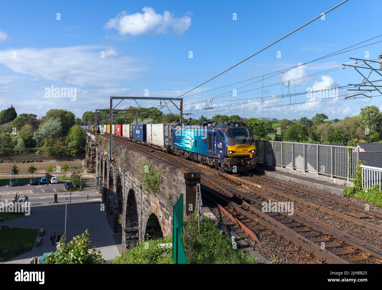 10/05/2022 Carlisle Bridge (Lancaster, river Lune) 88007 Electra 4L10 1332 Coatbridge (Drs) to ...