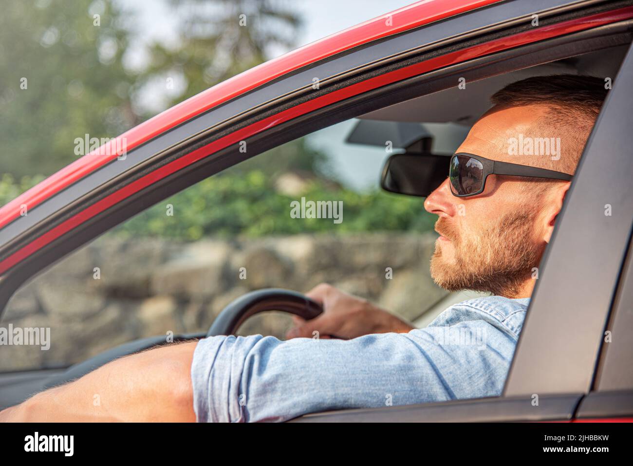 Man with a smile hi-res stock photography and images - Alamy
