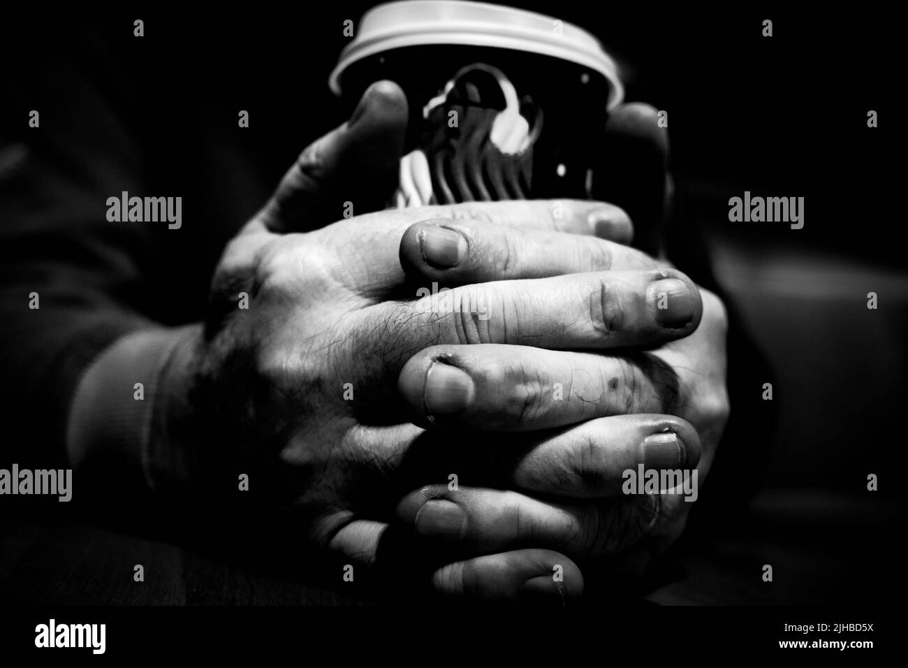 Old working hands hi-res stock photography and images - Alamy