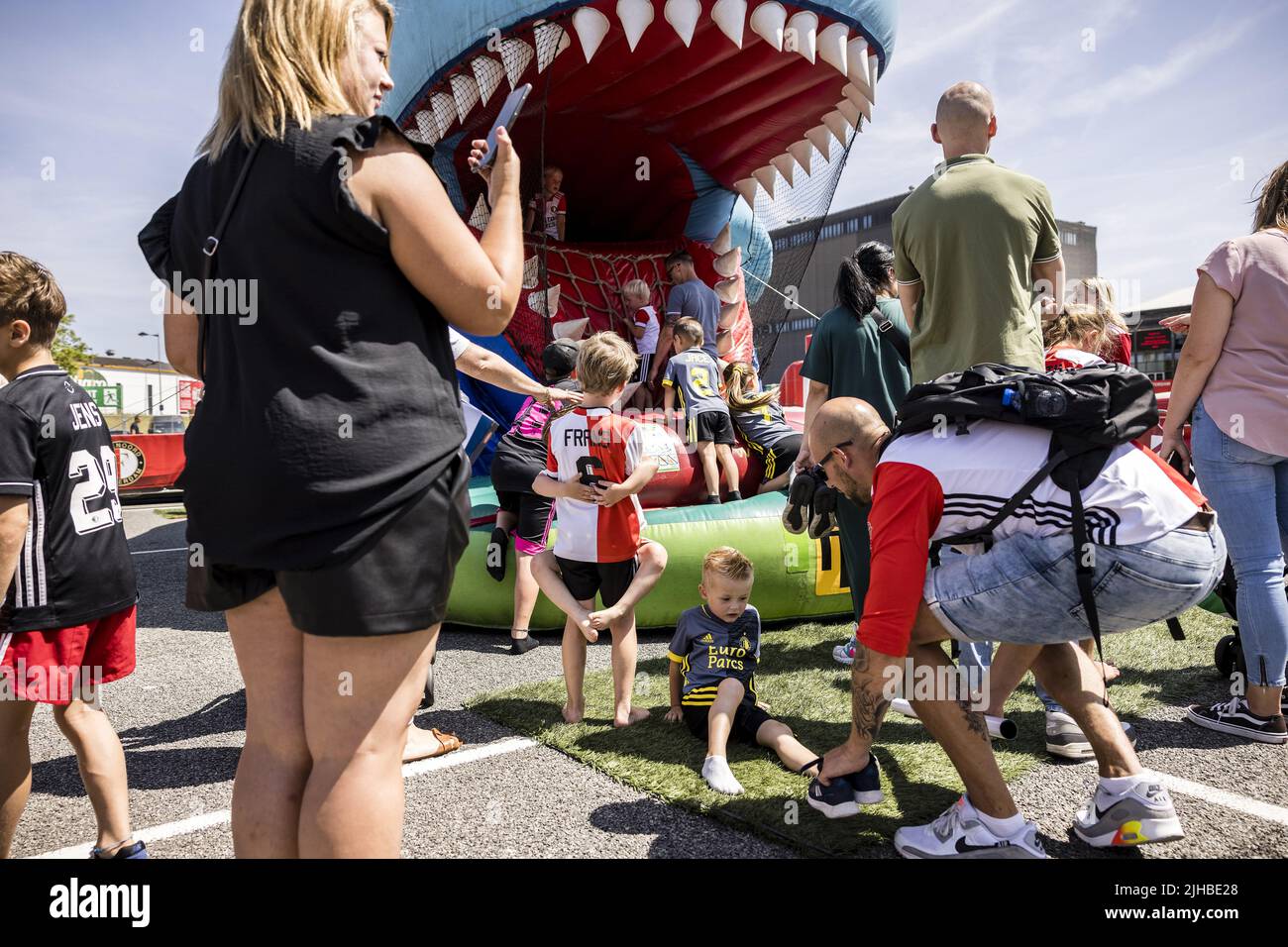 ROTTERDAM - Feyenoord fans during the annual open day. ANP ROB ANGELAAR ...