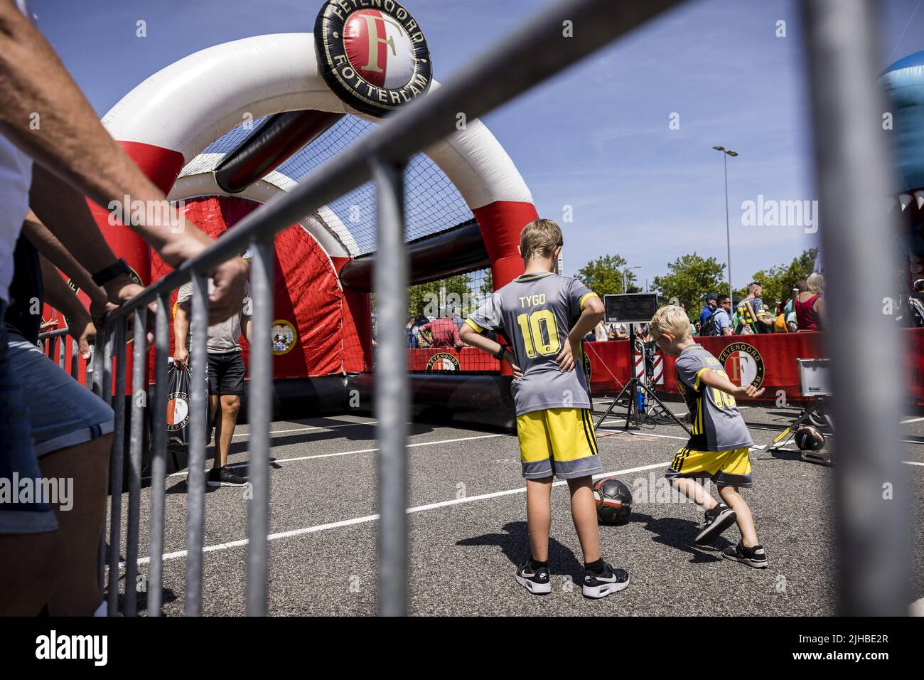 ROTTERDAM - Feyenoord fans during the annual open day. ANP ROB ANGELAAR ...