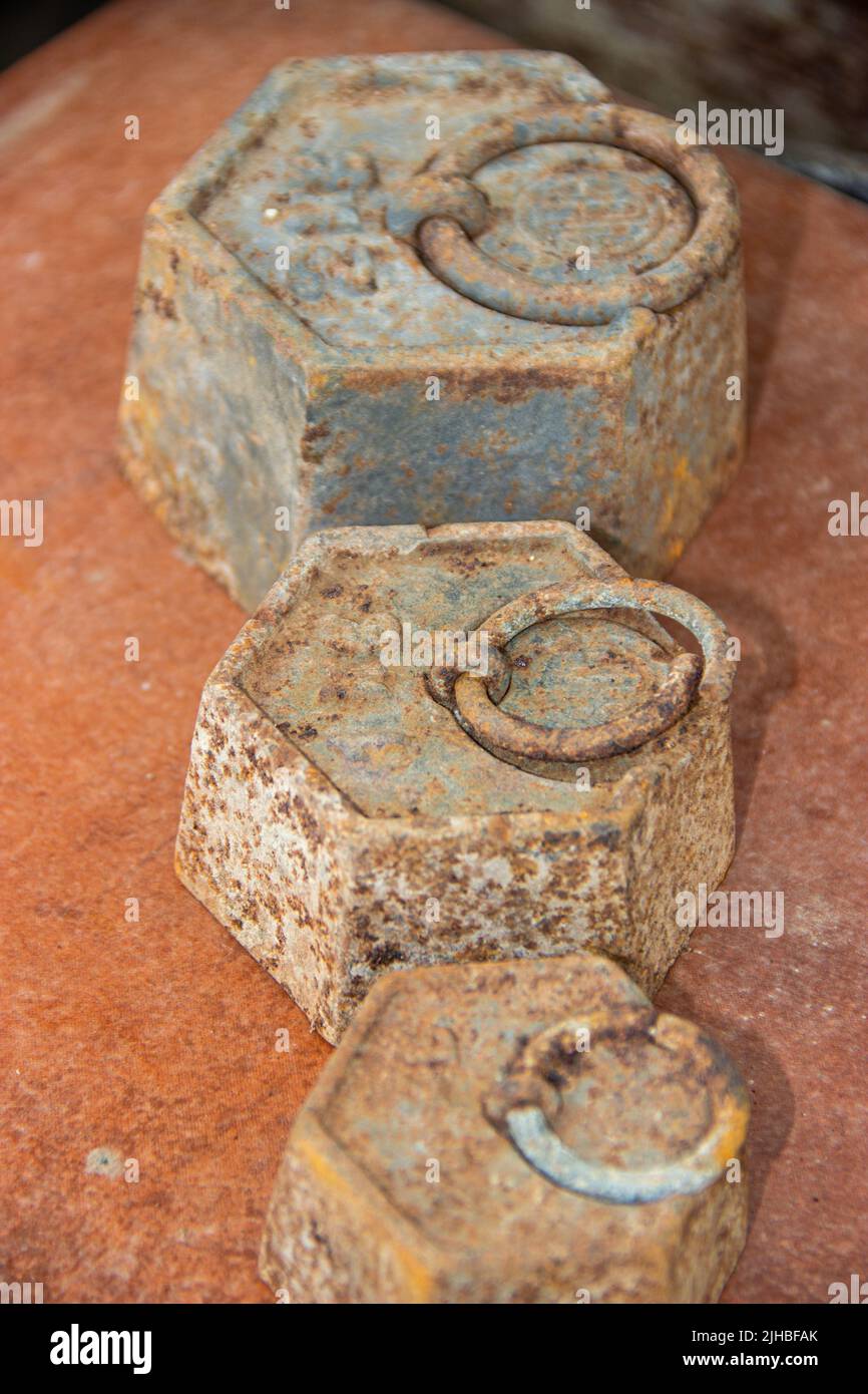 Double pan scales hi-res stock photography and images - Alamy