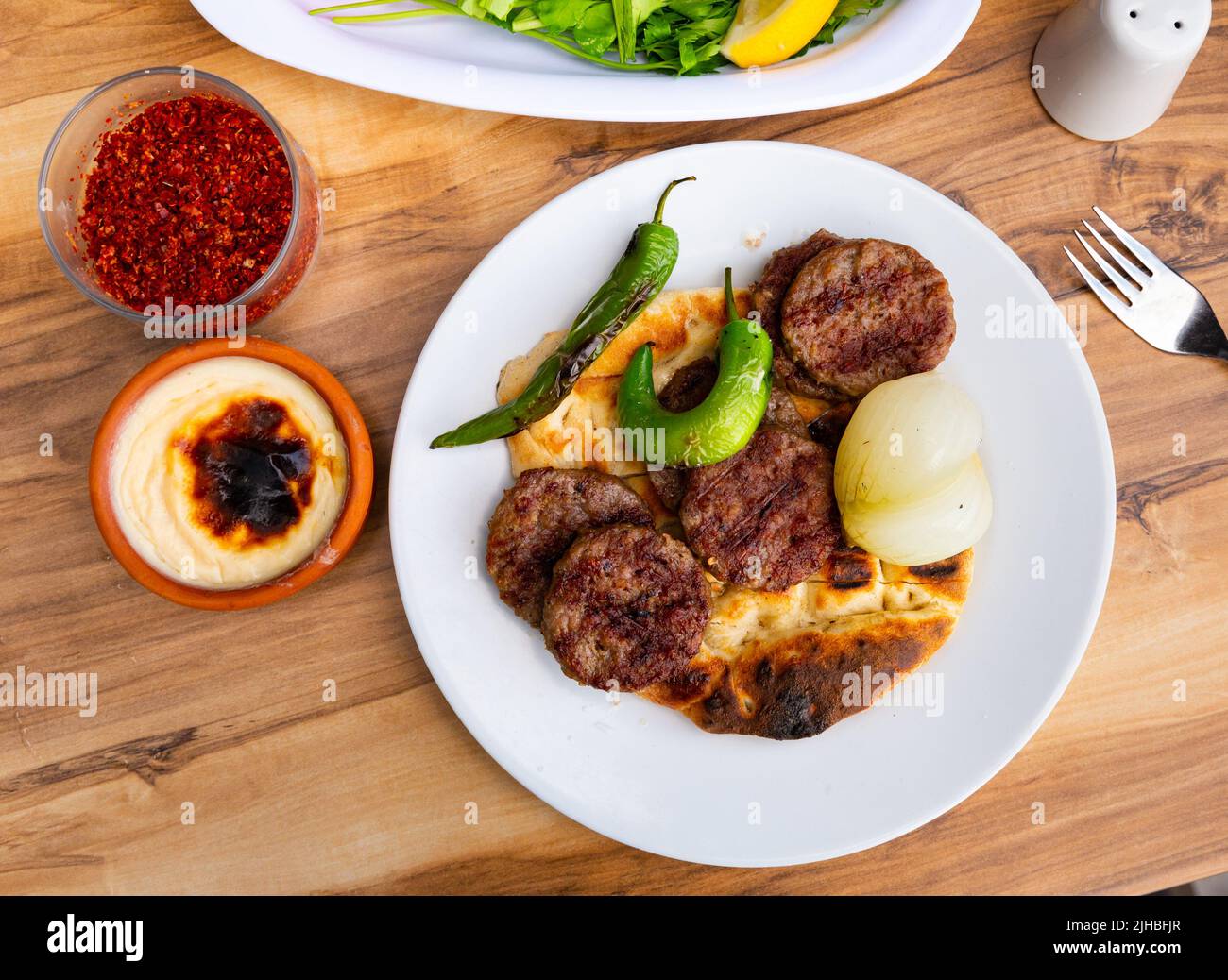 Turkish traditional kofte. Spicy kebab with pita and vegetables Stock ...