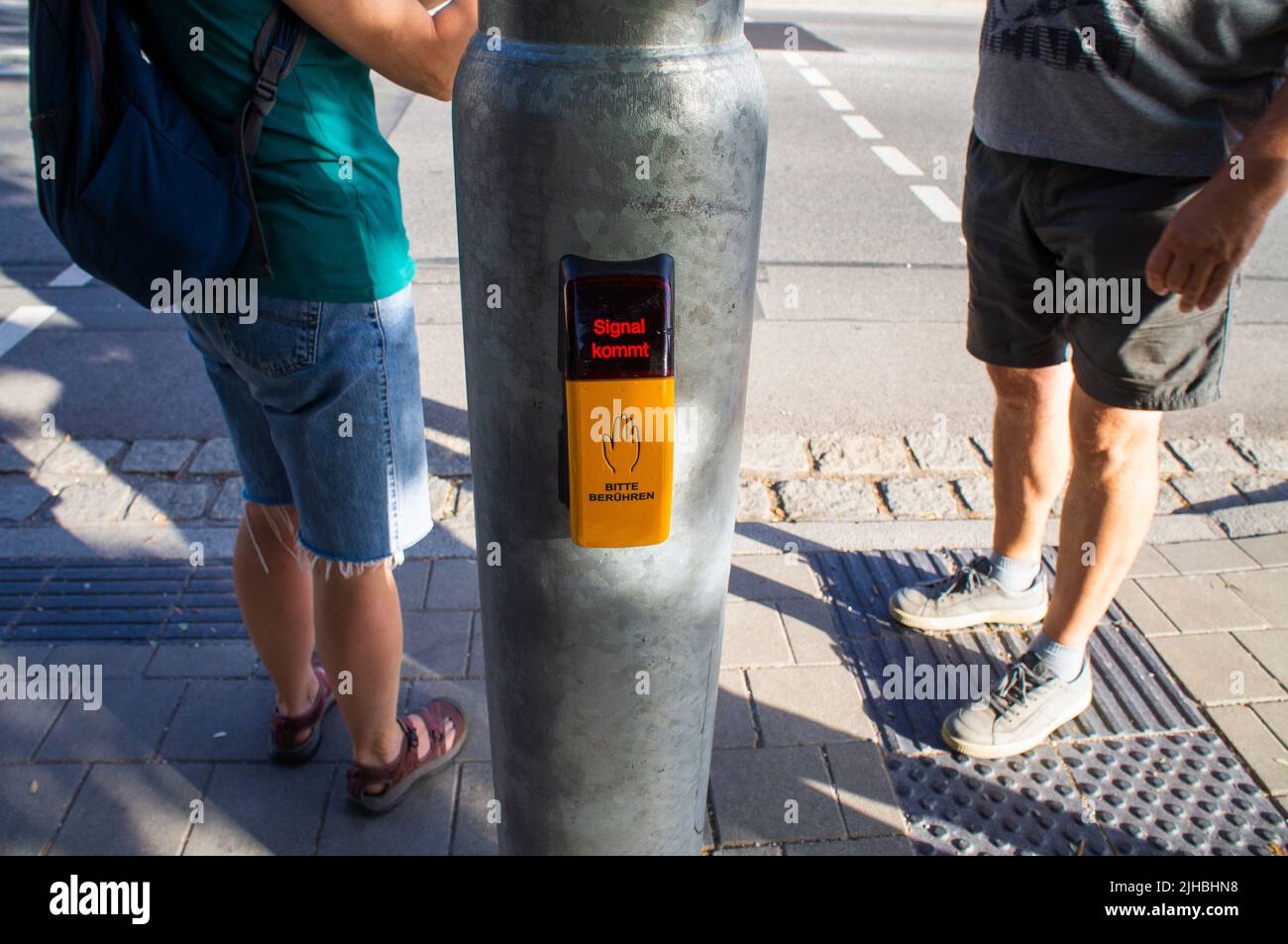 The pedestrian crossing, button, writing, notice Signal kommt in spa ...