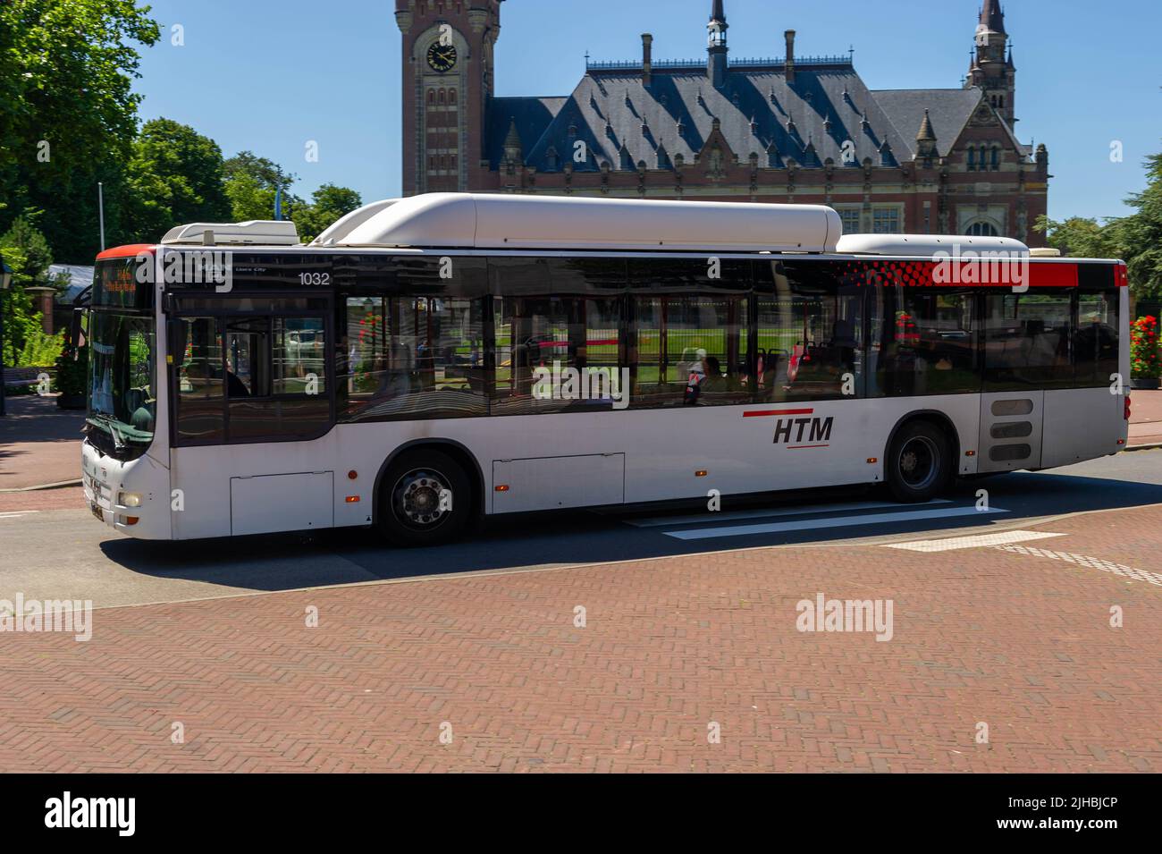 HTM Bus passing the Vredespaleis, Den Haag, The Netherlands Stock Photo ...