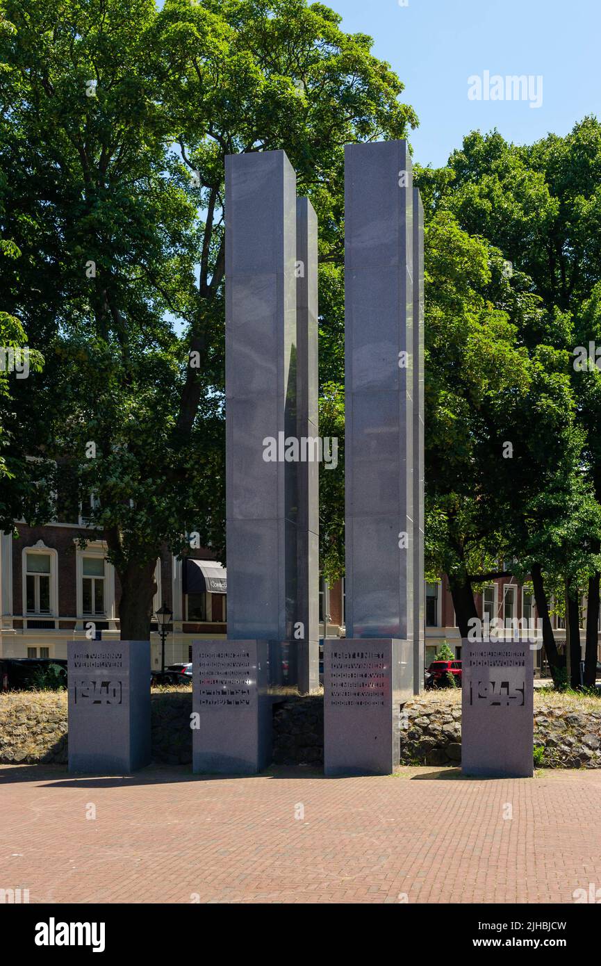 WW2 Memorial outside the Peace Palace (Vredespaleis), Den Haag ...