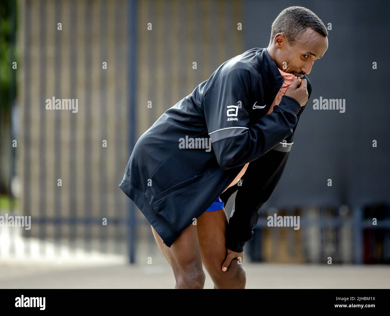 EUGENE - Dutch athlete Abdi Nageeye has dismounted during the marathon ...
