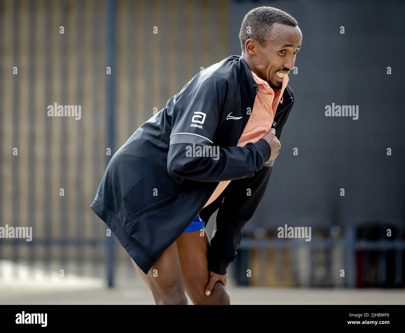 EUGENE - Dutch athlete Abdi Nageeye has dismounted during the marathon ...