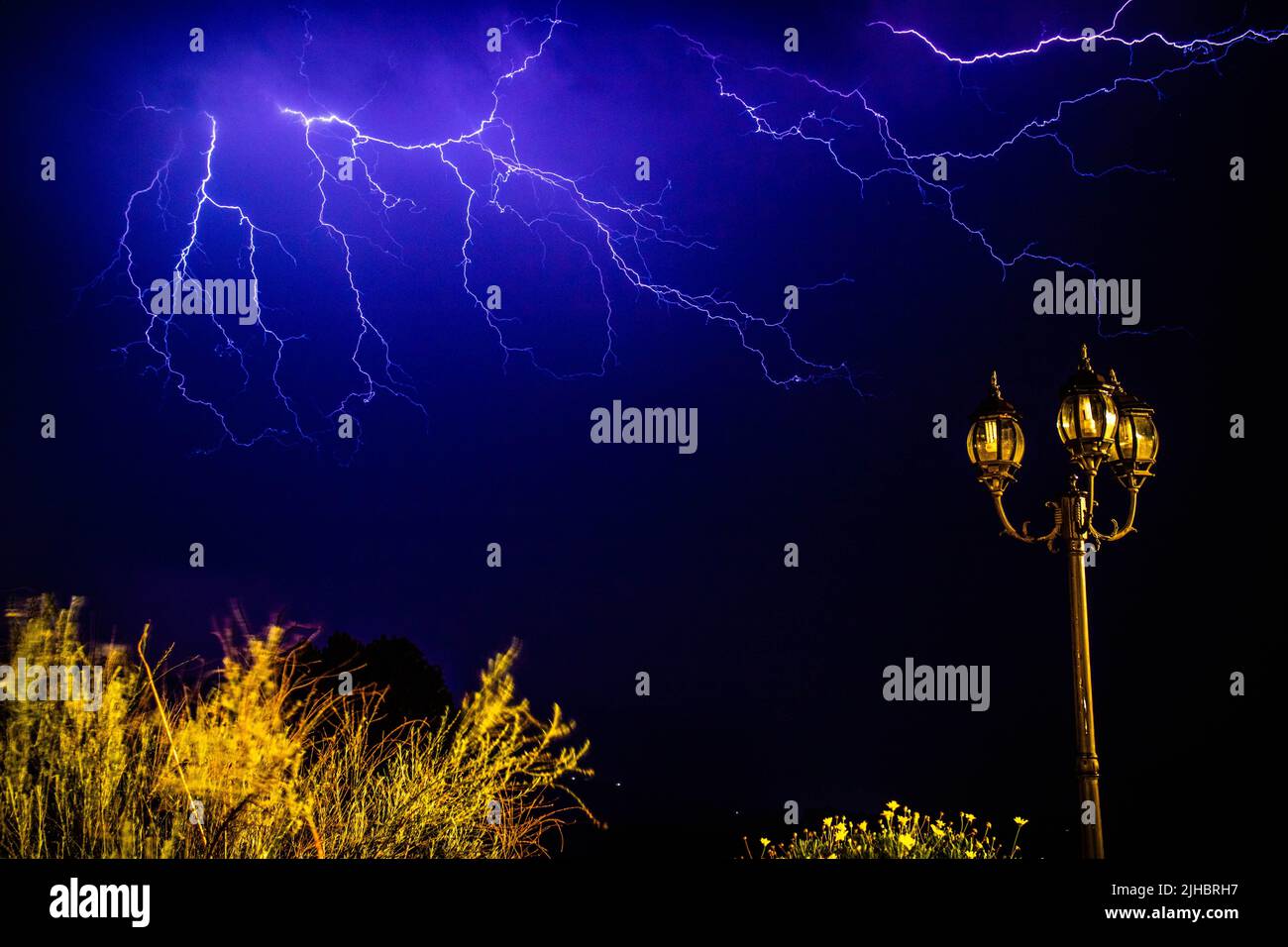 Lightning strike effect background hi-res stock photography and images ...