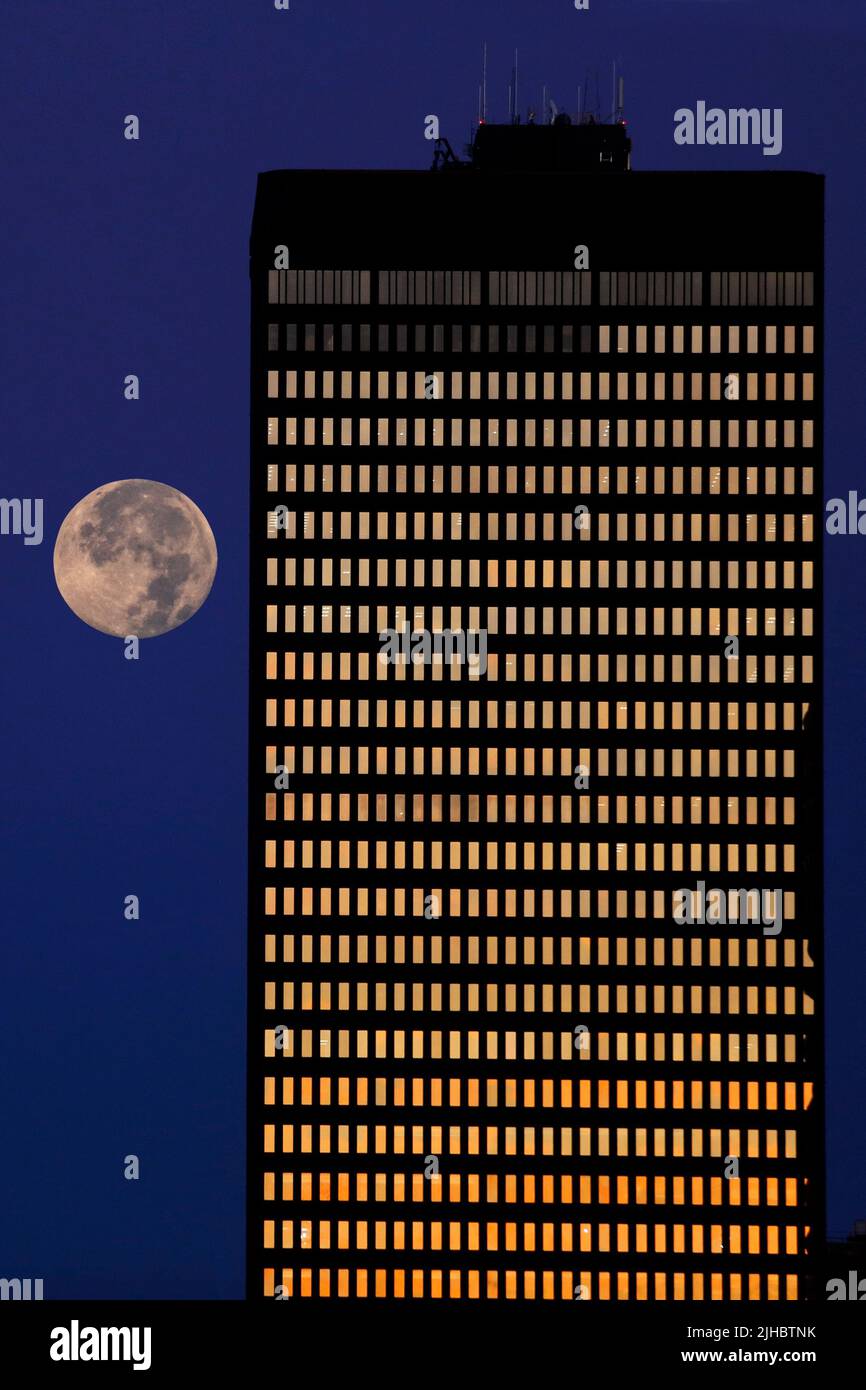 Buildings reflecting the moon and sky hi-res stock photography and ...