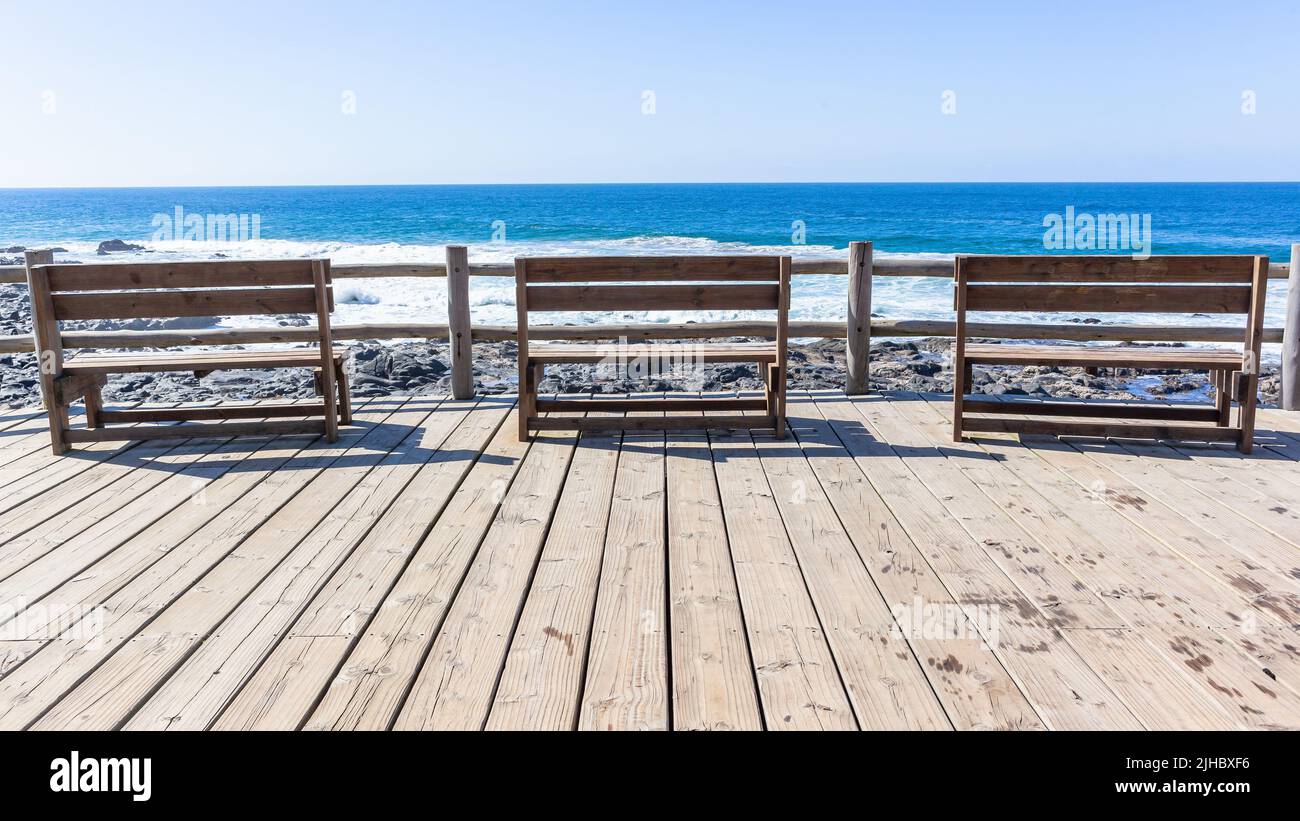 Wood benches hi-res stock photography and images - Alamy