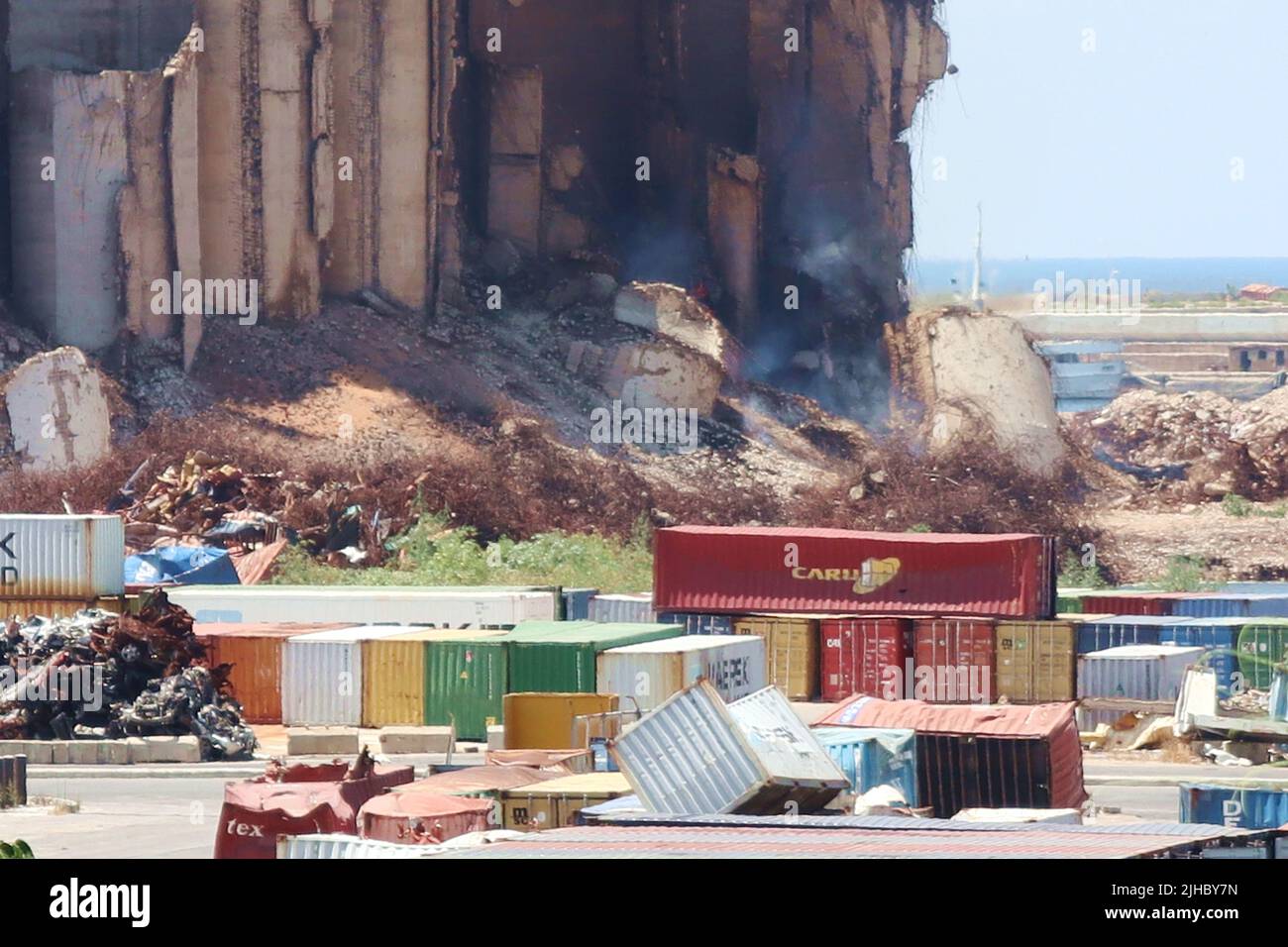 Beirut lebanon port blast crop silos smoke fire beirut lebanese hi-res ...