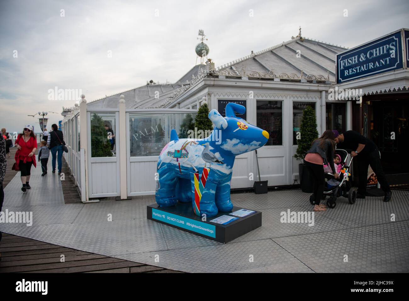 Blue dog statue sculpture brighton hi-res stock photography and images ...