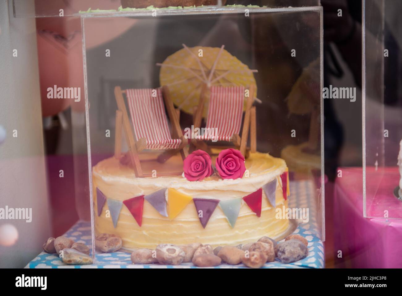 Deck chair cake hi-res stock photography and images - Alamy