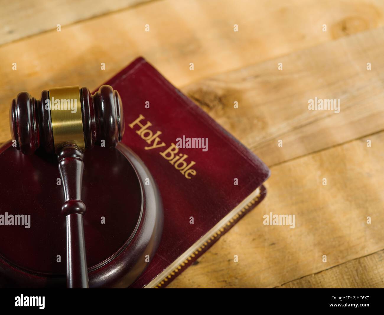Judges table hi-res stock photography and images - Alamy