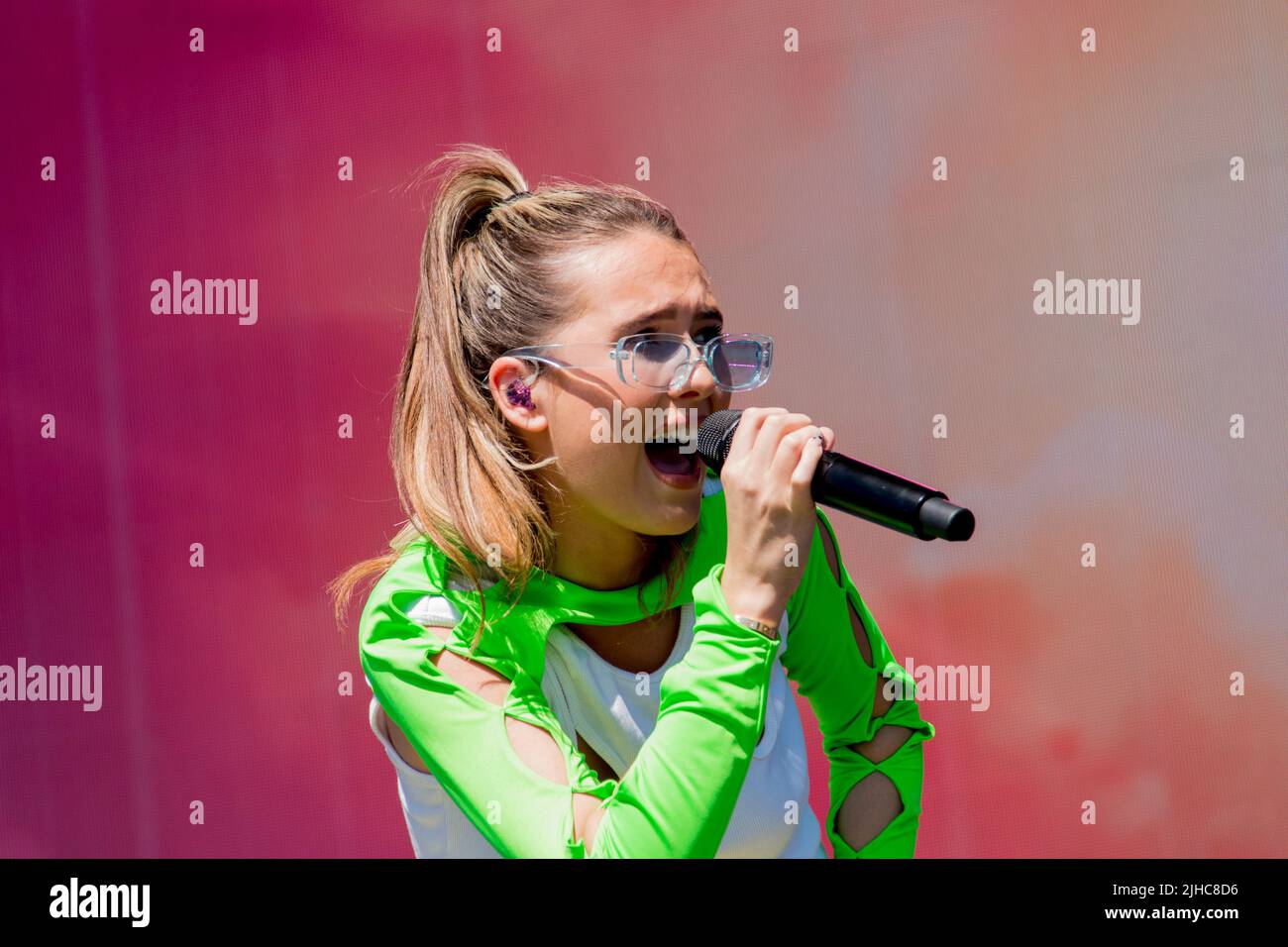 Mimi webb singer hi-res stock photography and images - Alamy