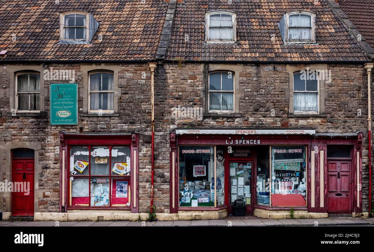 Vintage shops uk hi-res stock photography and images - Alamy