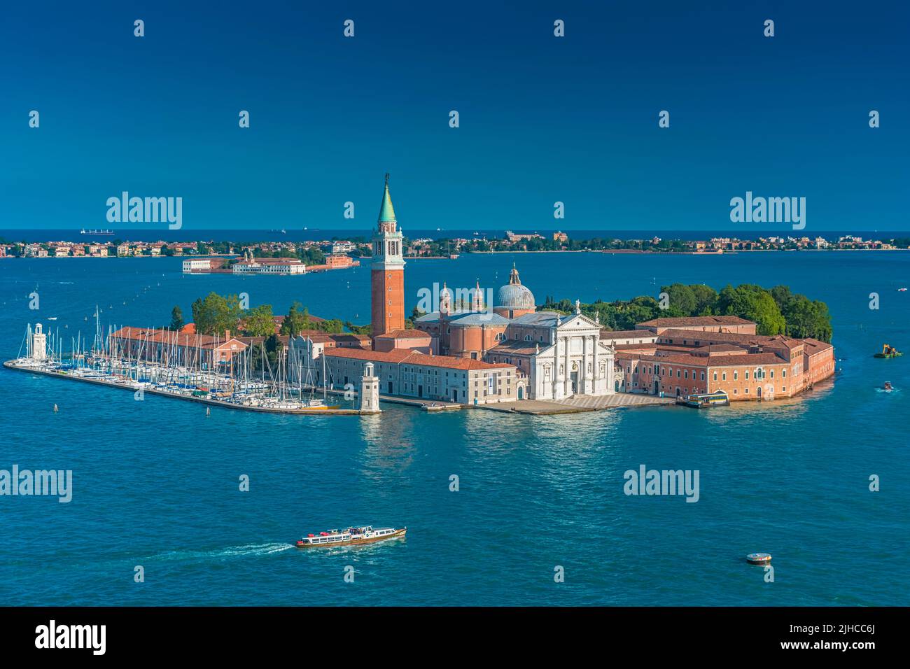 Birds in the lagoon of venice hi-res stock photography and images - Alamy