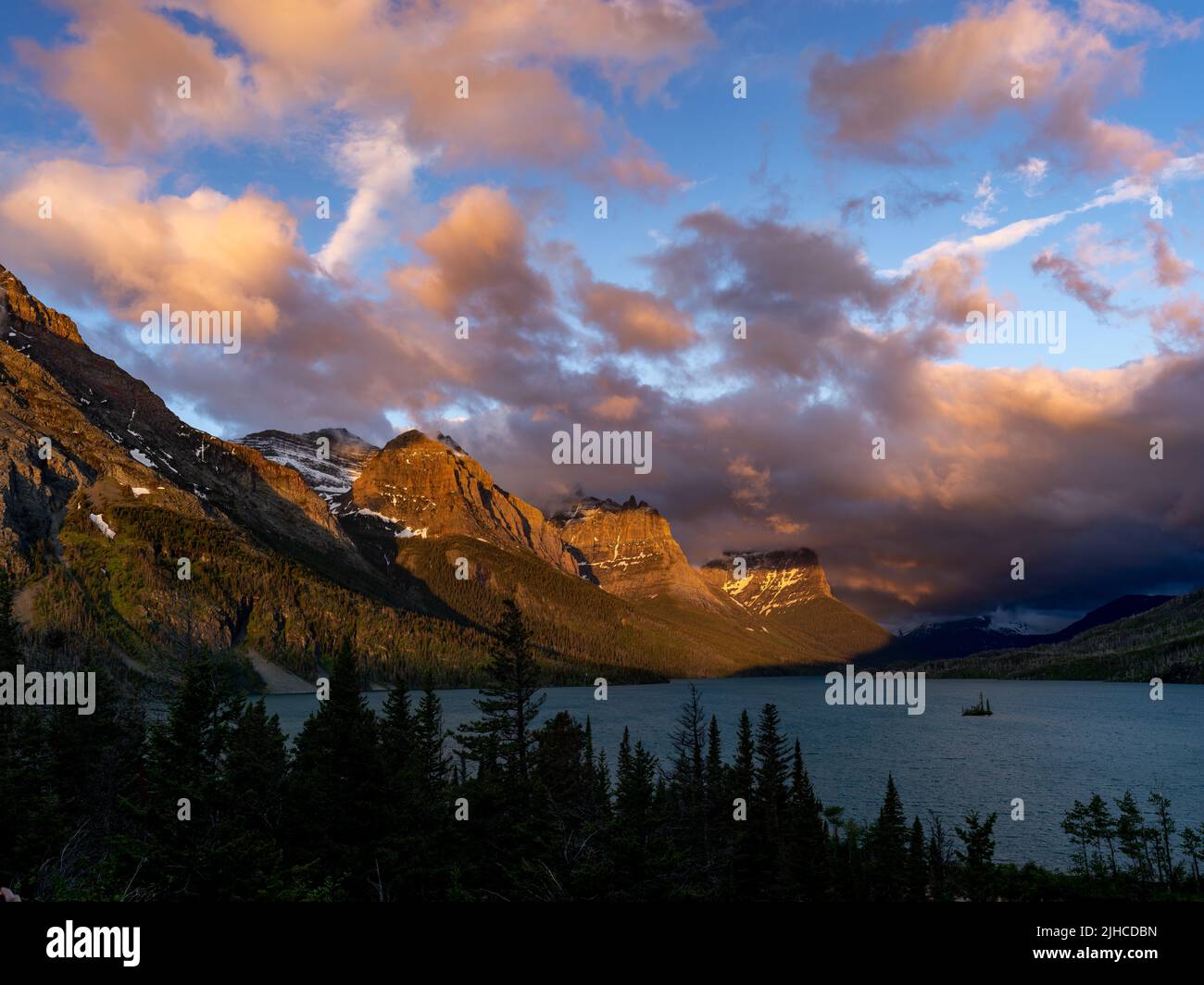 Goose island in glacier national hi-res stock photography and images ...