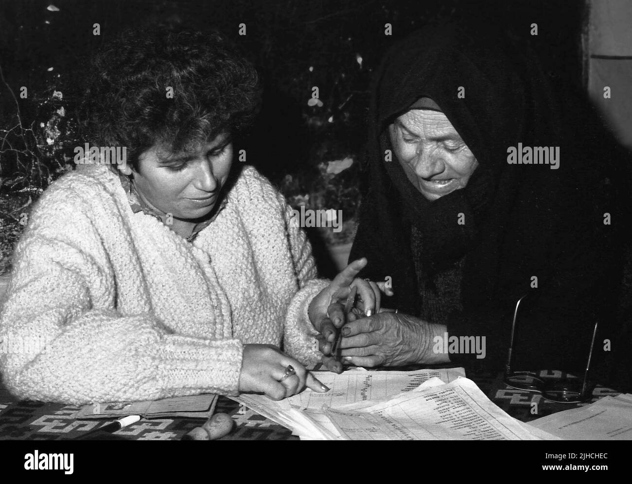 Sign vote in person Black and White Stock Photos & Images - Alamy