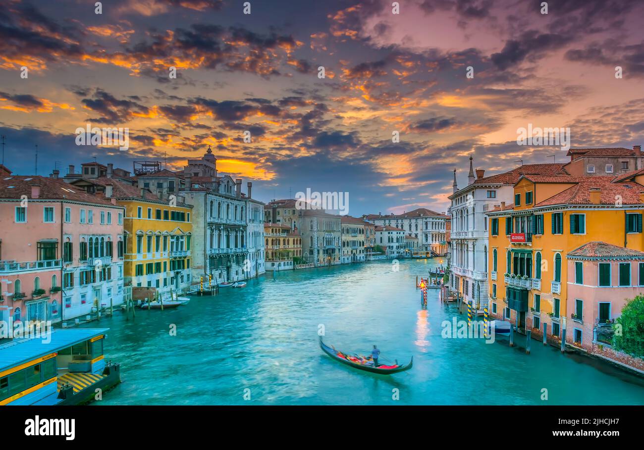 Canale grande with gondola hi-res stock photography and images - Alamy