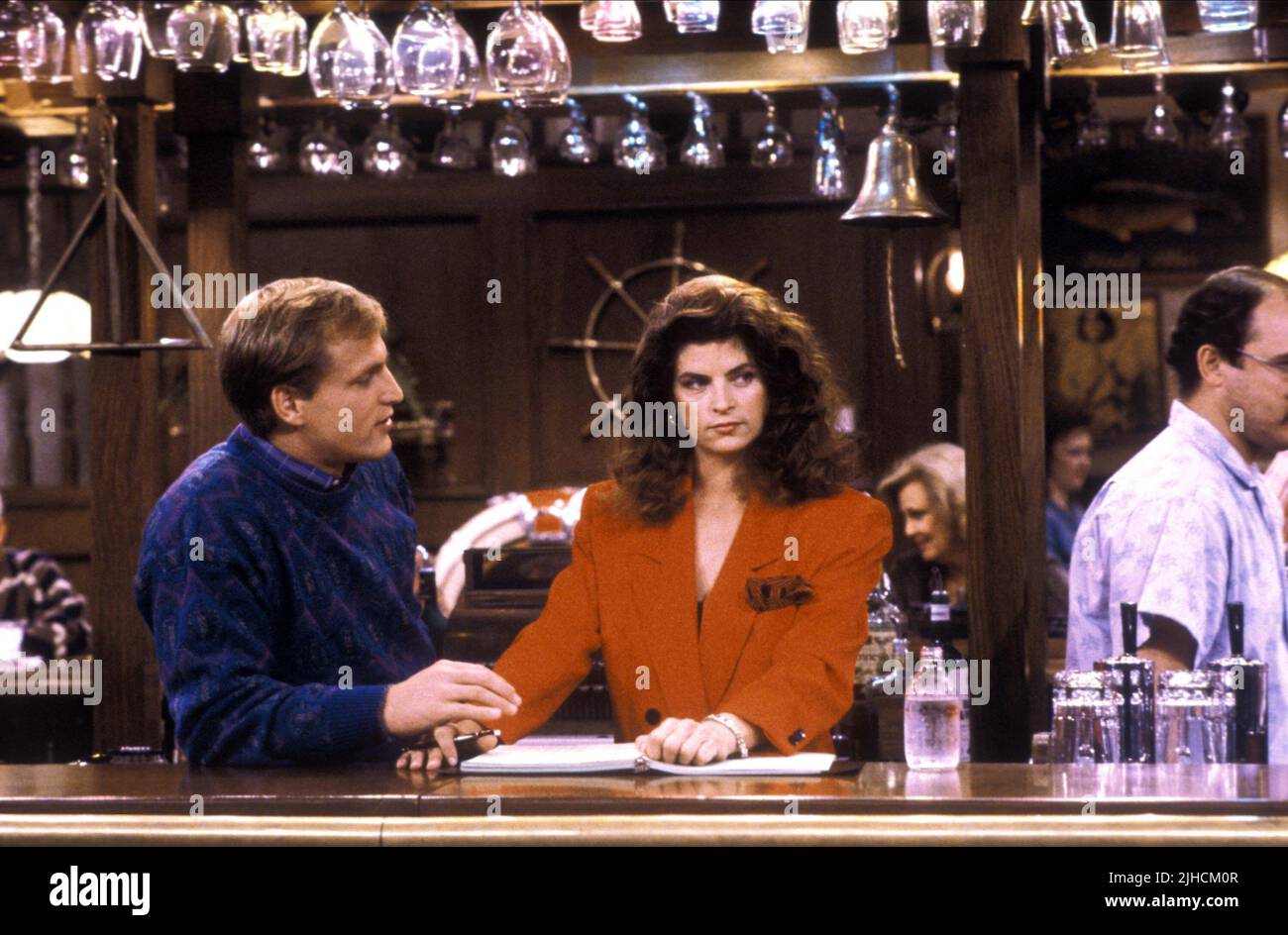 WOODY HARRELSON, KIRSTIE ALLEY, CHEERS, 1982 Stock Photo - Alamy