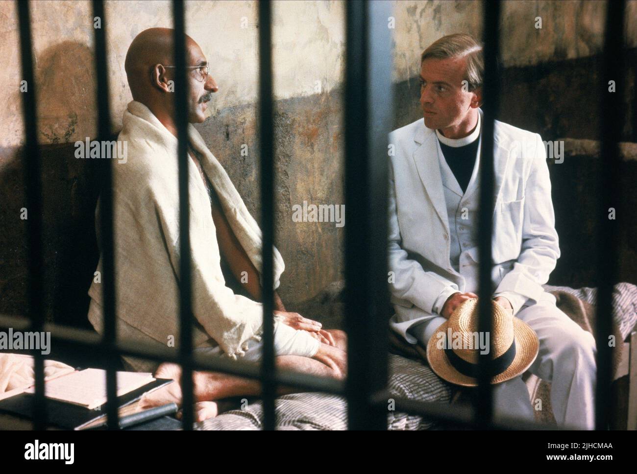 BEN KINGSLEY, IAN CHARLESON, GANDHI, 1982 Stock Photo - Alamy