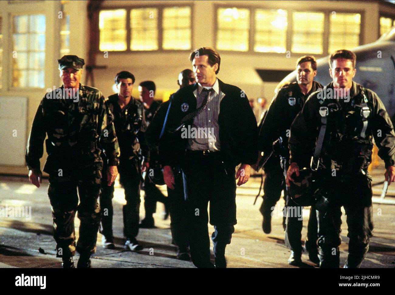 ROBERT LOGGIA, BILL PULLMAN, INDEPENDENCE DAY, 1996 Stock Photo - Alamy