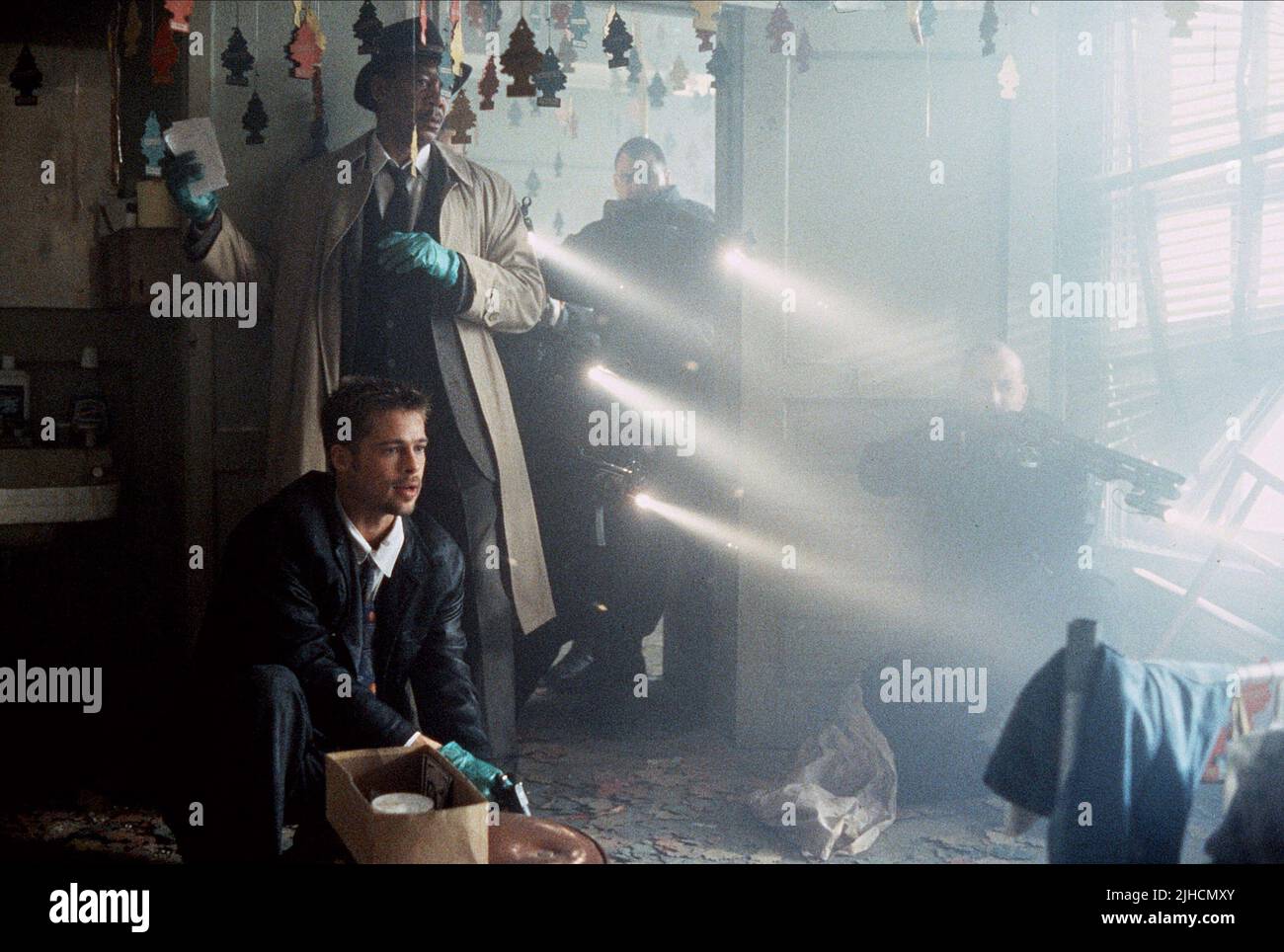 BRAD PITT, MORGAN FREEMAN, SE7EN, 1995 Stock Photo - Alamy