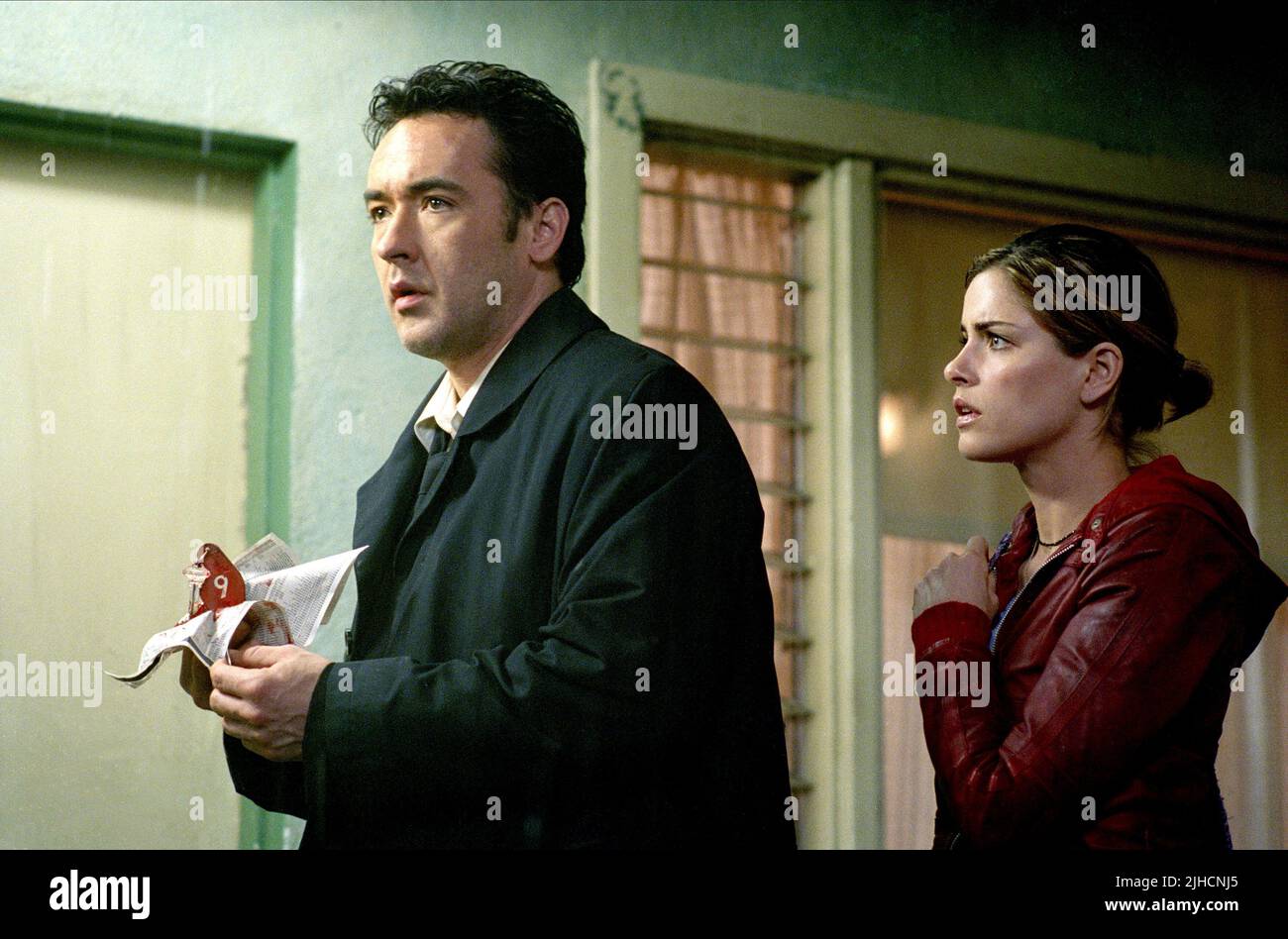 JOHN CUSACK, AMANDA PEET, IDENTITY, 2003 Stock Photo - Alamy