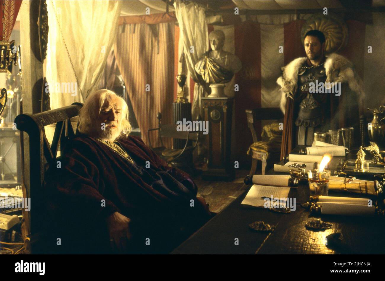 RICHARD HARRIS, RUSSELL CROWE, GLADIATOR, 2000 Stock Photo - Alamy