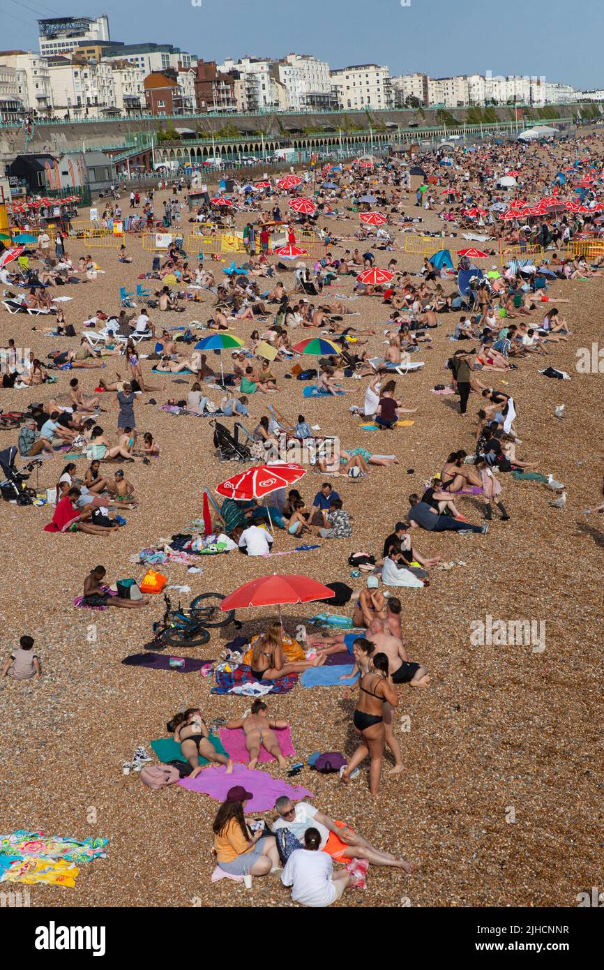 A crowded beach on Brighton seafront Stock Photo - Alamy