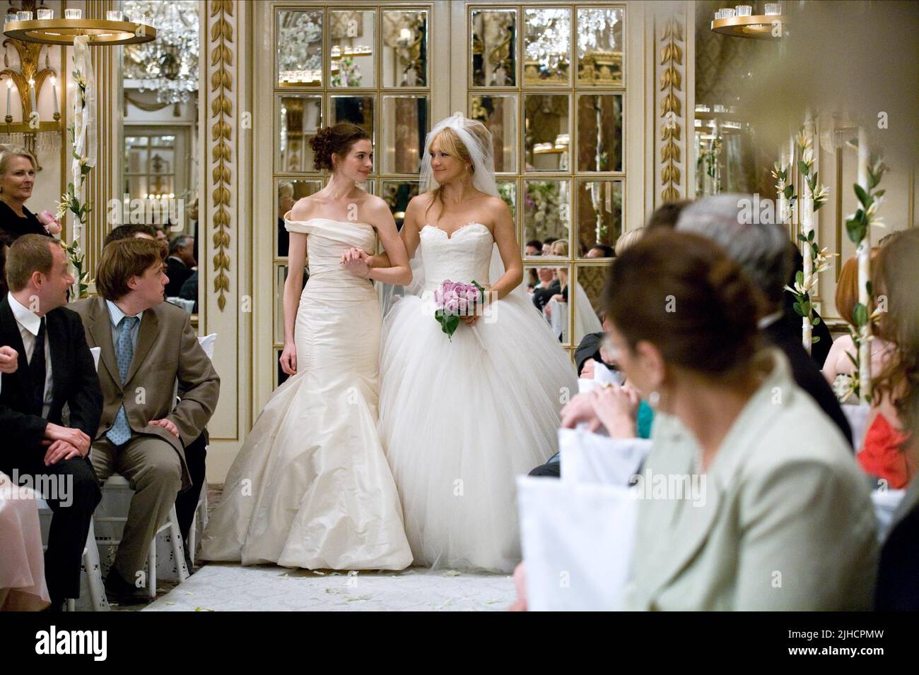ANNE HATHAWAY, KATE HUDSON, BRIDE WARS, 2009 Stock Photo - Alamy