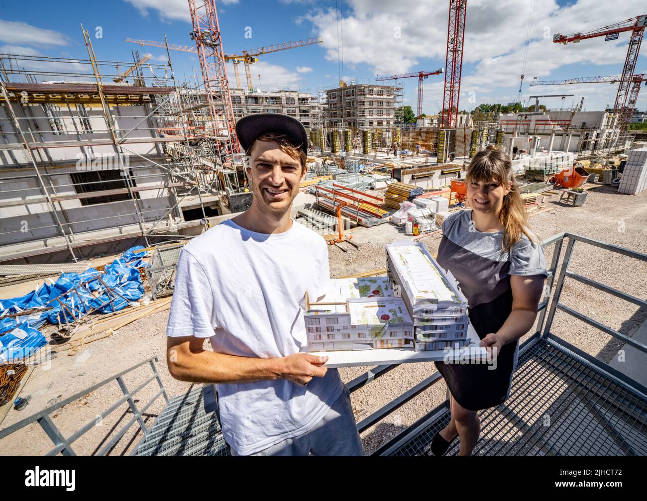 Mainz, Germany. 08th July, 2022. Miro Holzer (l) and his wife Carolin ...