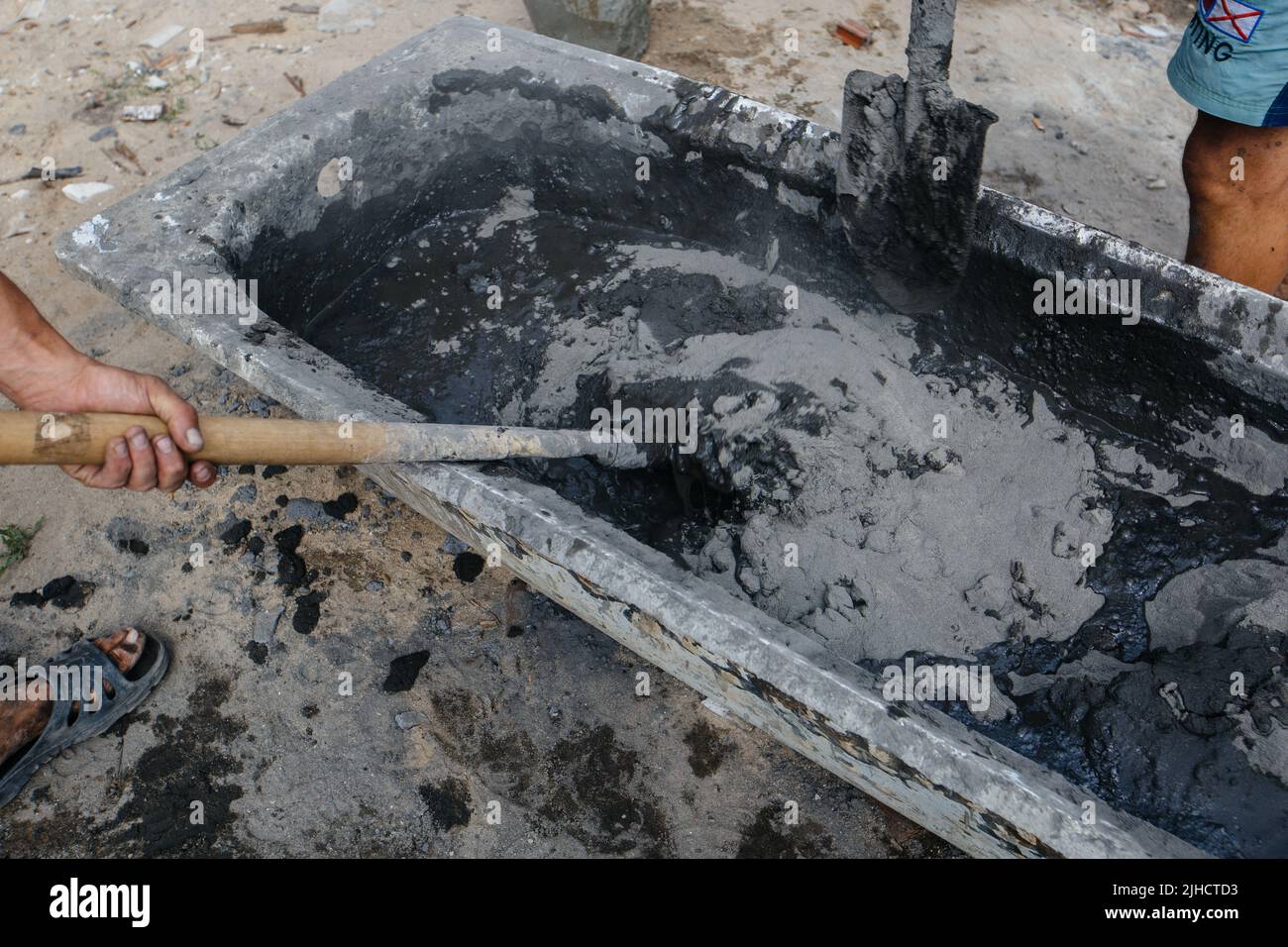 Hand mixing concrete shovel hi-res stock photography and images - Alamy