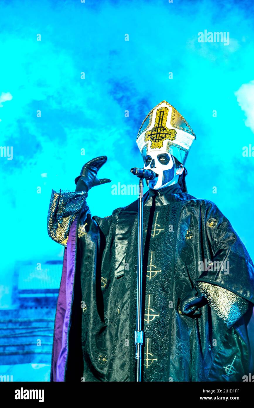 Ghost show hi-res stock photography and images - Alamy