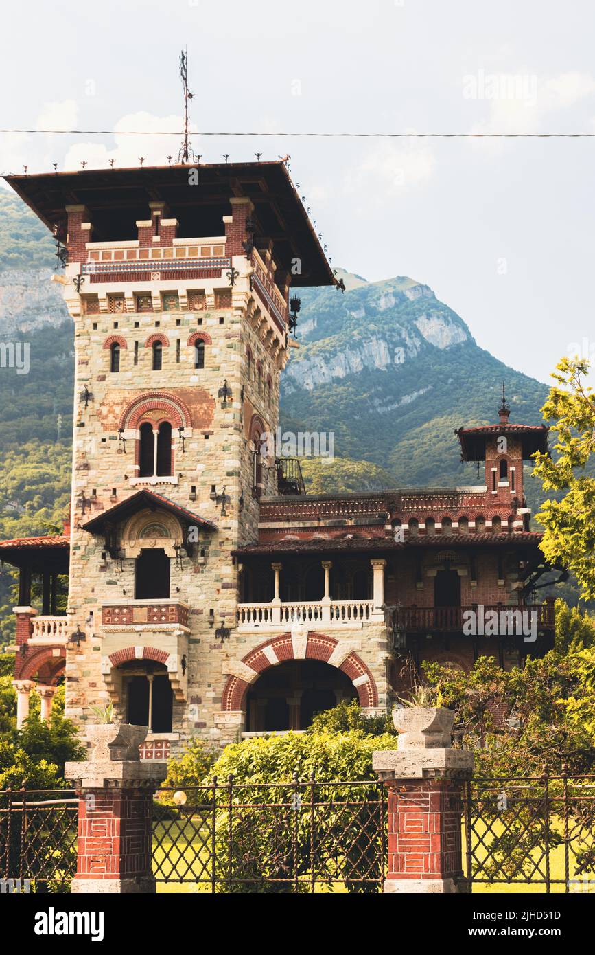 Lake como mountains hi-res stock photography and images - Alamy