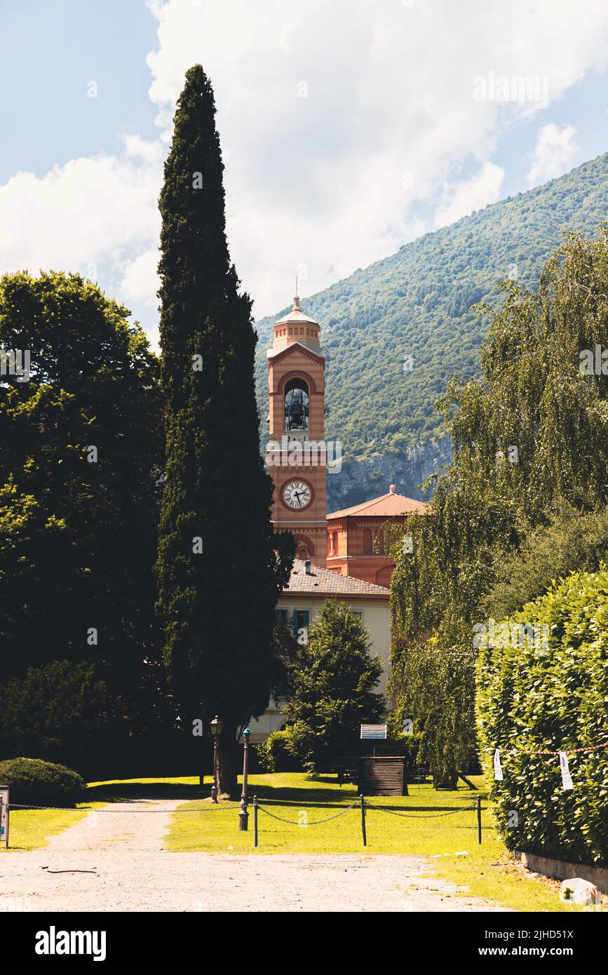 Buildings in Lake Como Stock Photo - Alamy
