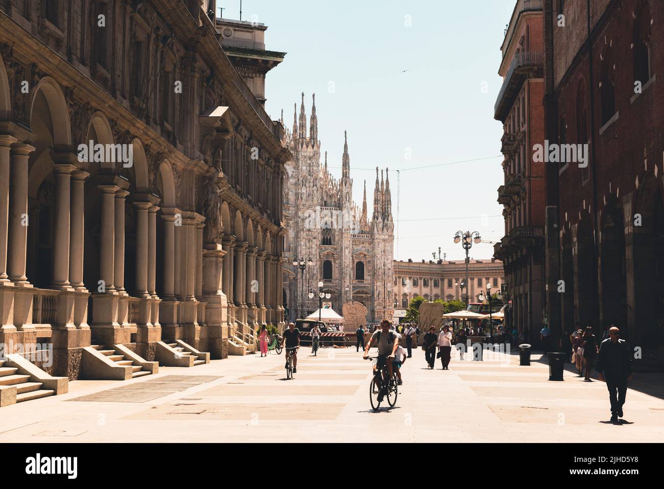 Milan shopping street hi-res stock photography and images - Alamy