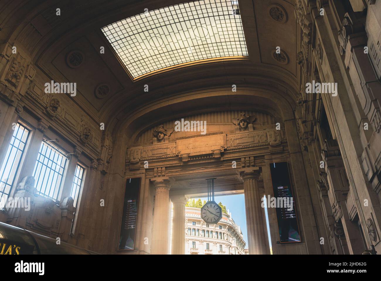 Milan central train station Stock Photo - Alamy