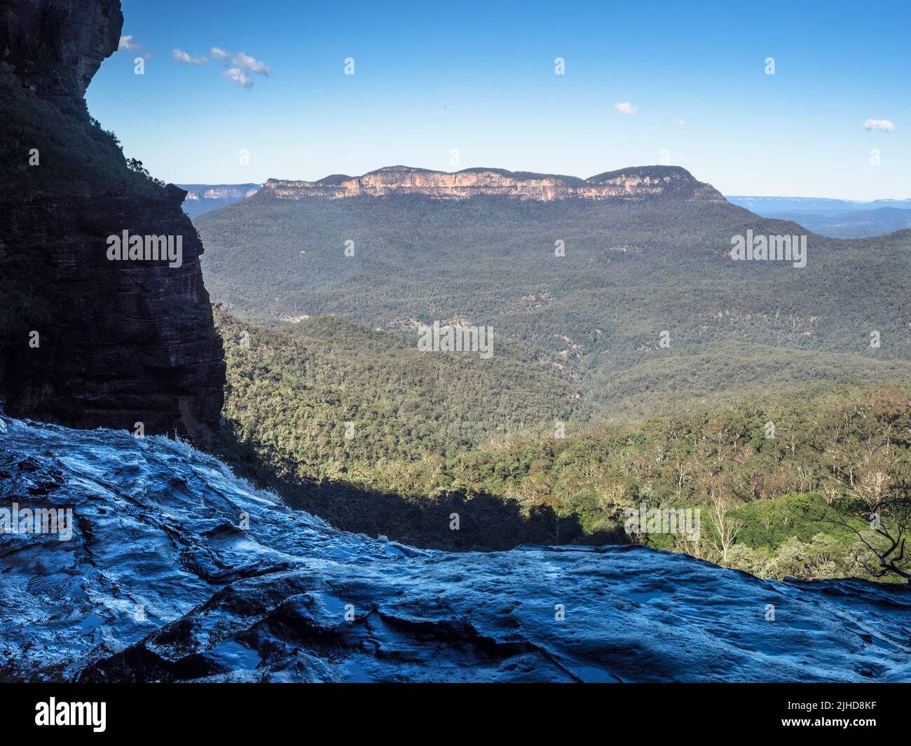 Mount Solitary and Jamison Valley from Katoomba Falls, Blue Mountains ...