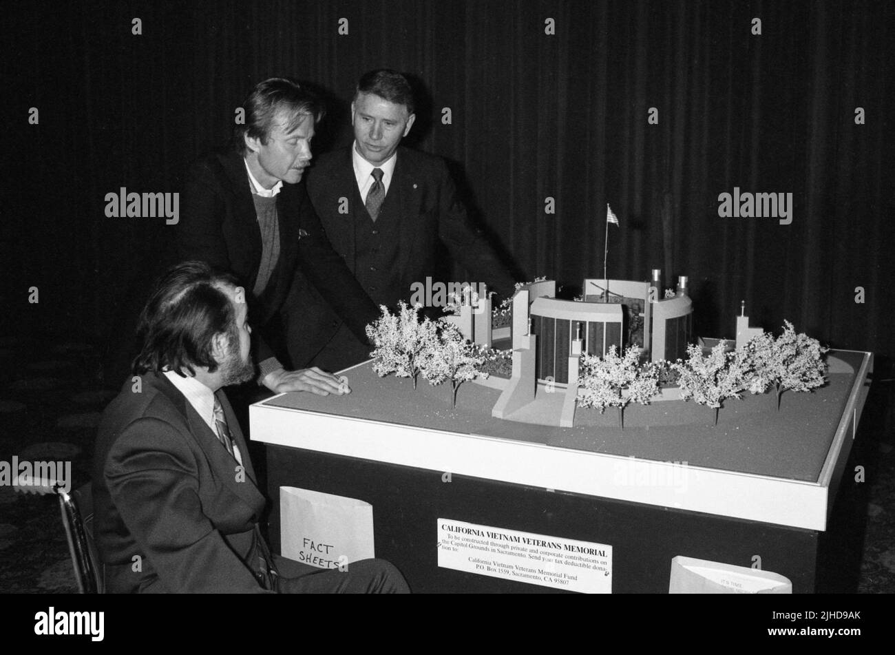 Jon Voight and Brig General Roland Cinciarelli at the Welcome Home ...