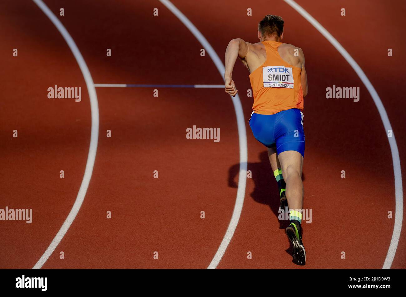 EUGENE - Nick Smidt in action during 400 meters hurdles on the third ...