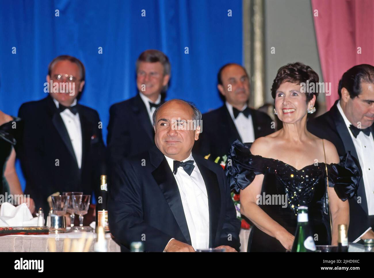 WASHINGTON DC - OCTOBER 23, 1993 Comedian Danny DeVito stands next to ...