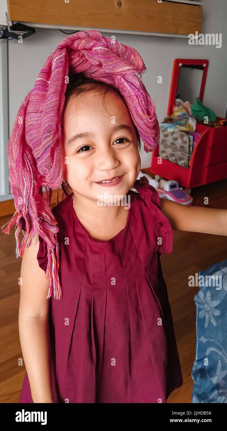 Dimple face hi-res stock photography and images - Alamy