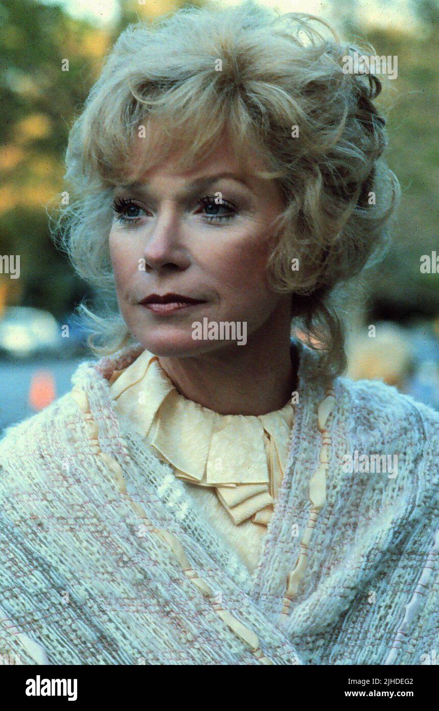 SHIRLEY MACLAINE, TERMS OF ENDEARMENT, 1983 Stock Photo - Alamy