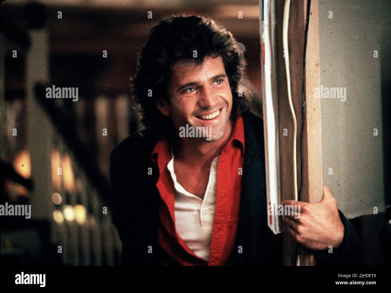 MEL GIBSON, LETHAL WEAPON, 1987 Stock Photo - Alamy MEL GIBSON, LETHAL WEAPON, 1987 Stock Photo - Alamy